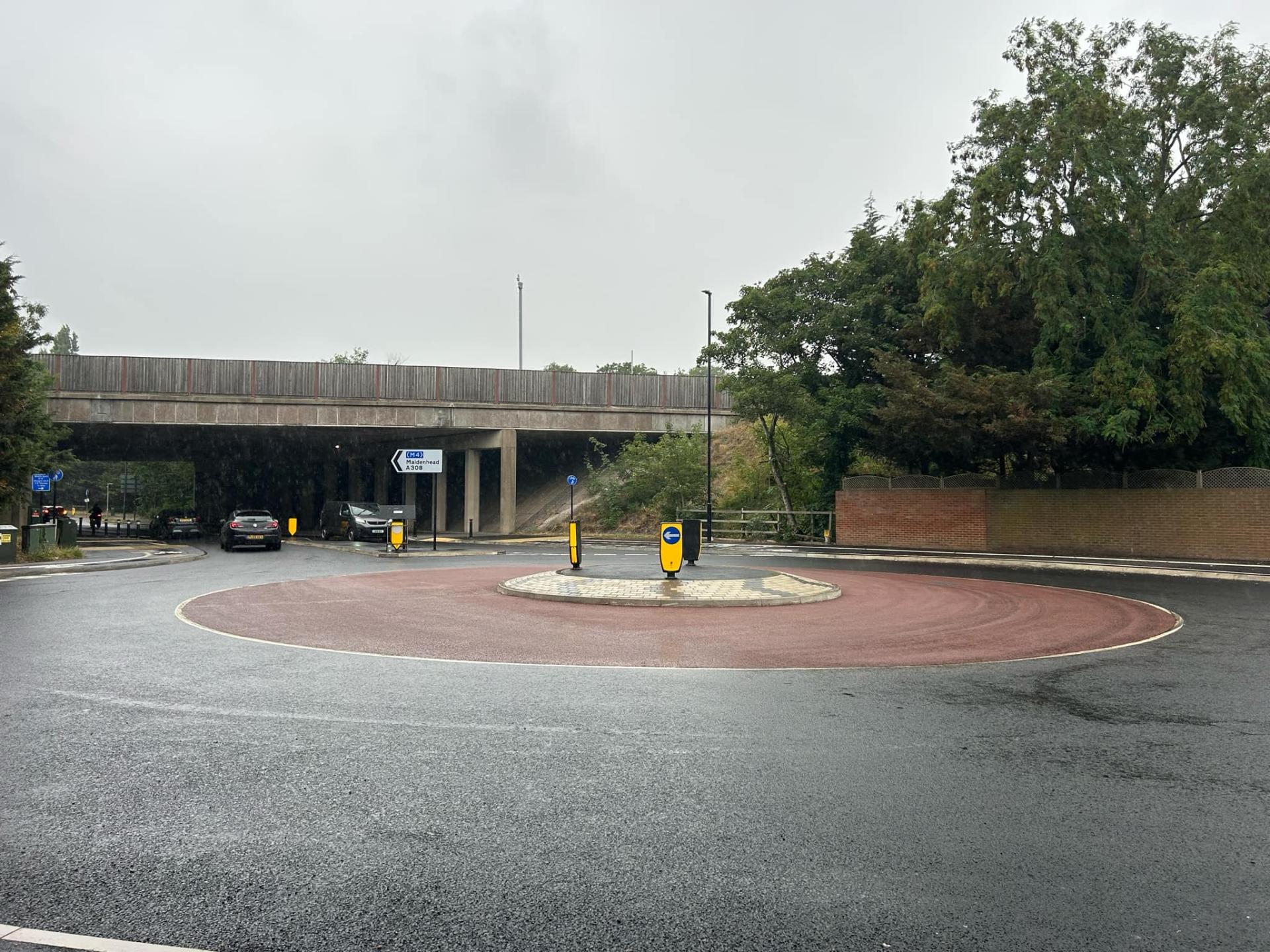 magpie roundabout