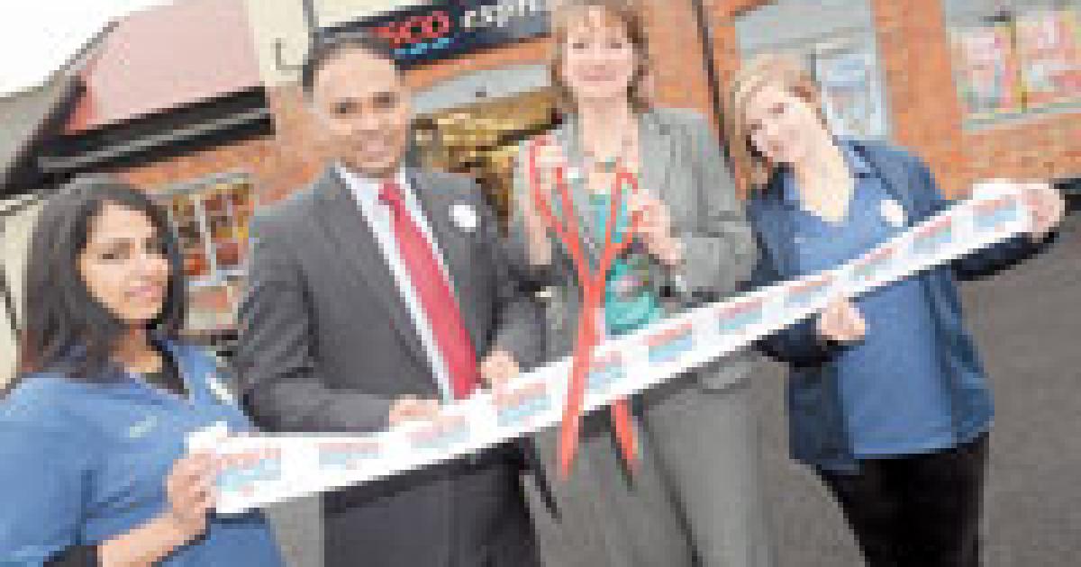 New Tesco Express opens in Windsor with donation to hospice ...