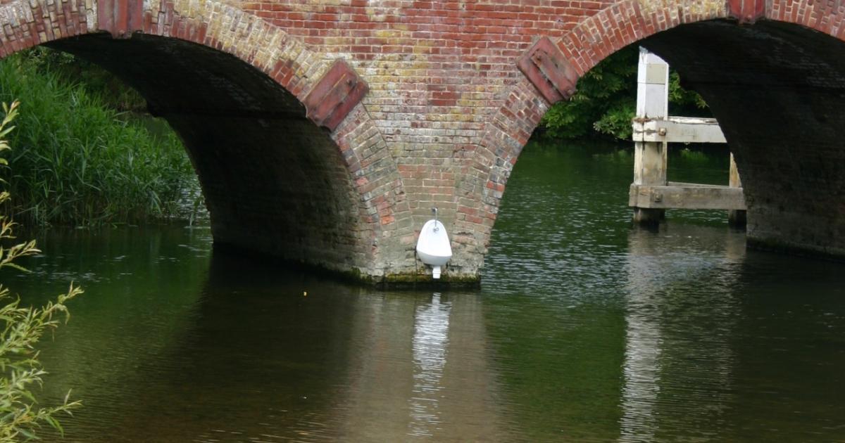 Anonymous artist 'Impro' adds urinal to Sonning Bridge - Maidenhead ...