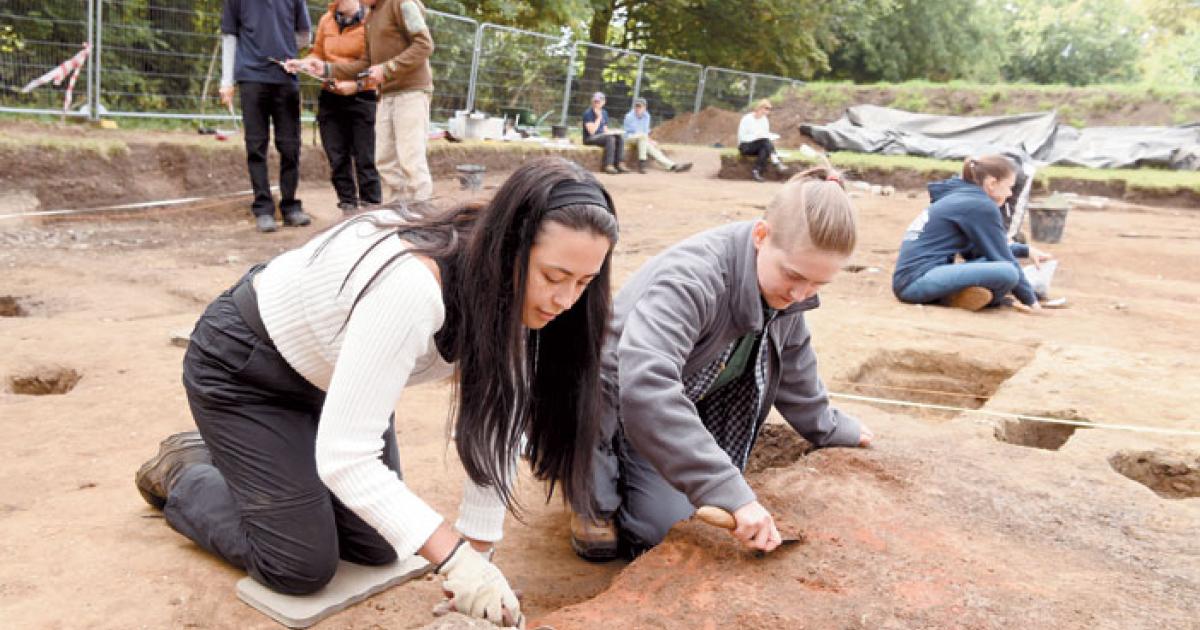 Archaeologists unearth 8th century burial ground and more in third Cookham dig - Photo 1 of 6 ...
