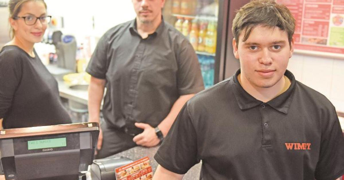 Wimpy staff bid farewell to Marlow - Photo 1 of 1 - Maidenhead Advertiser