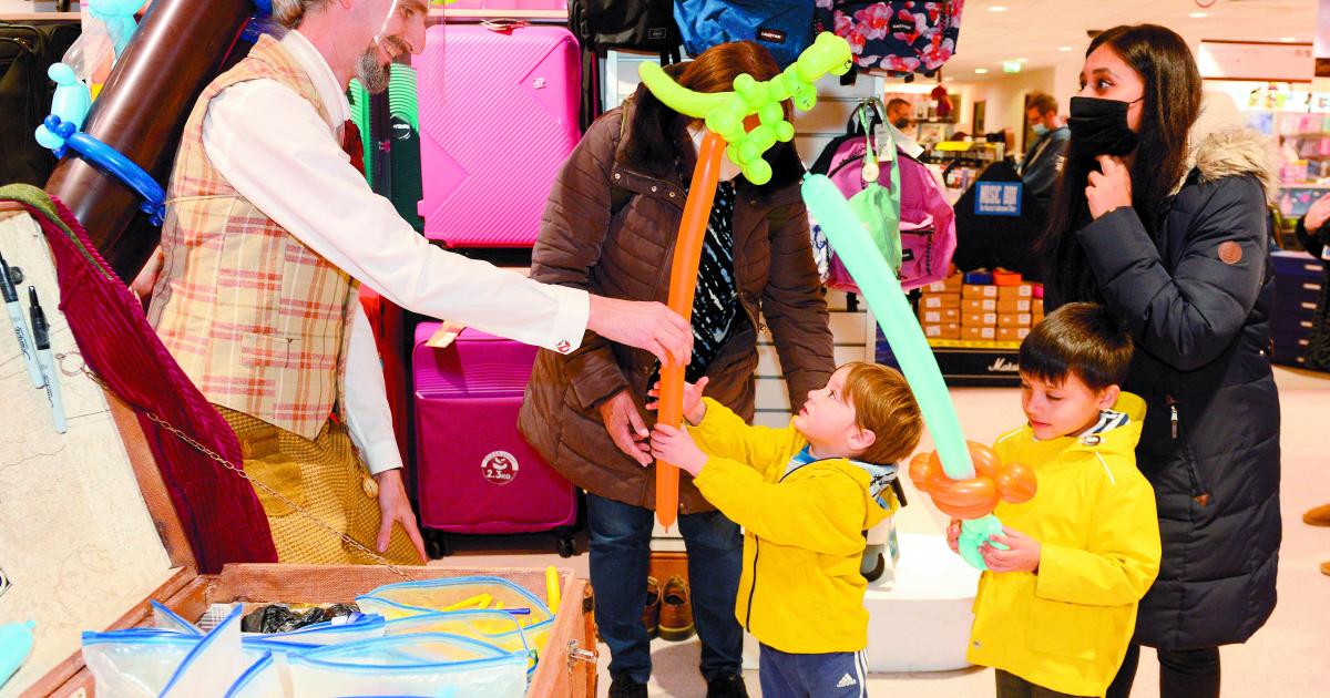 Shoppers flock fo Daniel Department Store before lockdown for Christmas ...