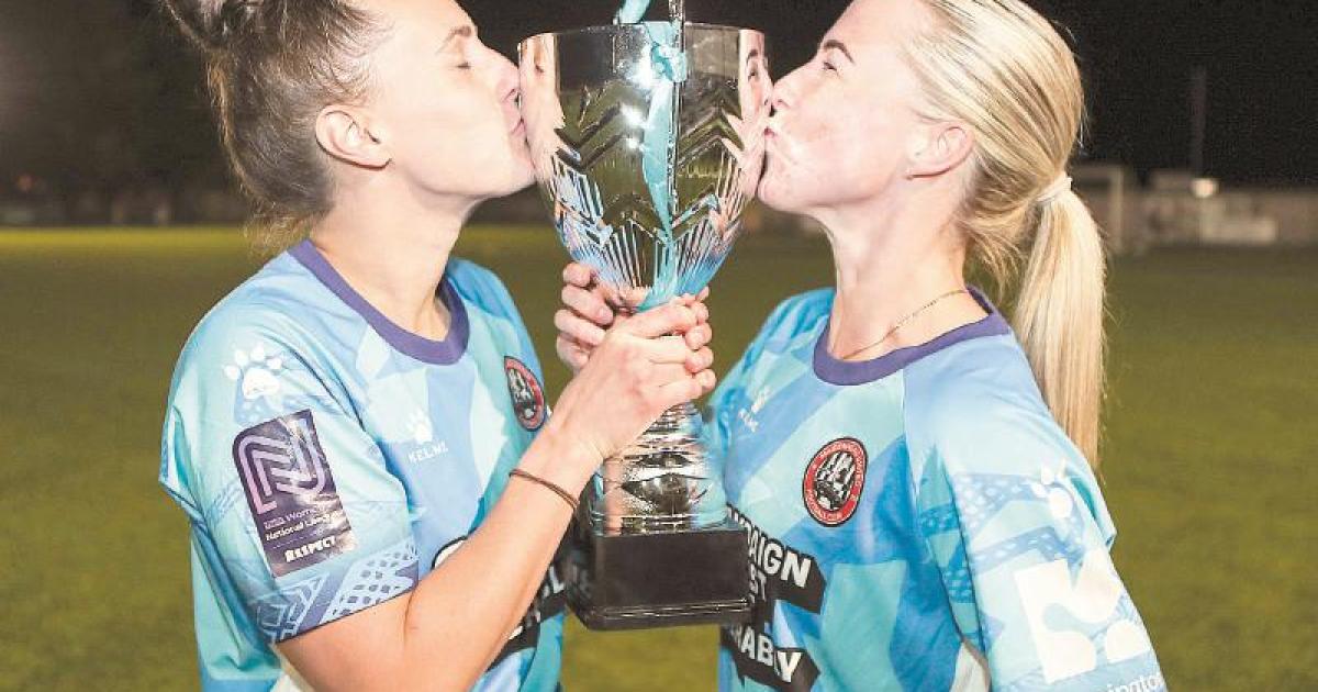 Club captain Amy Saunders to hang up her boots as a Maidenhead United player - Photo 1 of 1 ...