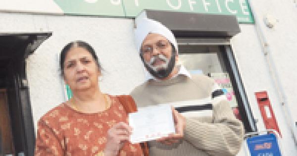 Couple celebrate 30 years at village post office - Maidenhead Advertiser