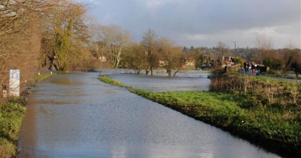 Flooding closes B4447 in Cookham - Maidenhead Advertiser