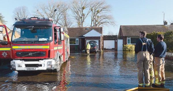 Floods: Fire service scaling back resources as river levels fall ...