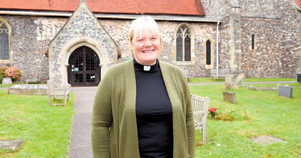 VIDEO: Meet the Burnham female vicar revolutionising YouTube church ...