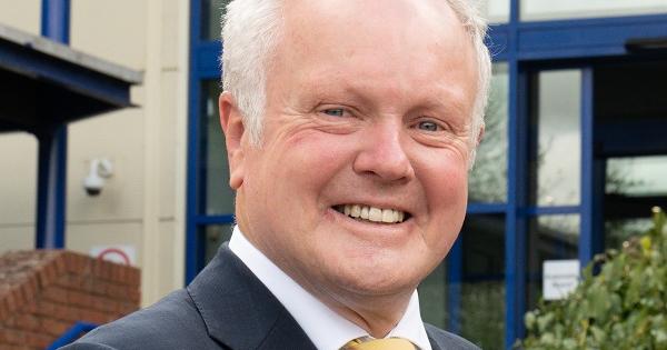 Clive Jones to step down as Wokingham Borough Council leader ...