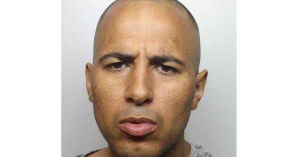 Slough man jailed for stealing credit card from a home and using it on ...