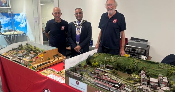Hundreds attend to view railway layouts at first Slough Model Railway ...