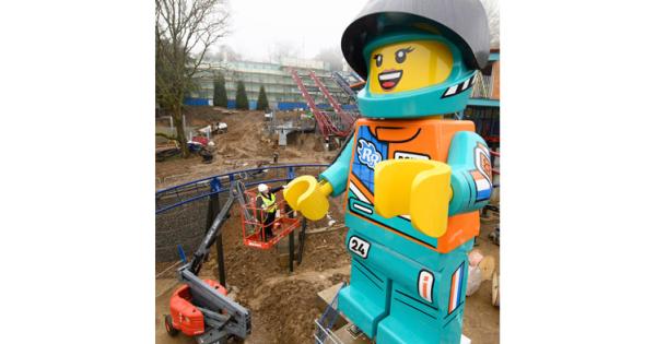 Worlds tallest Lego minifigure unveiled at Legoland Windsor - Photo 1 ...