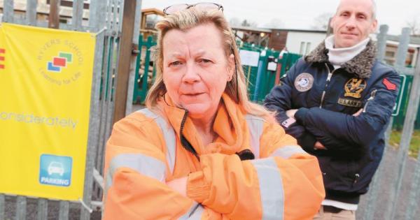 Complaints made over school run 'chaos' outside Ryvers Primary - Photo ...