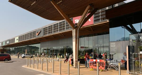 Tesco issues warnings after scammers spotted outside Taplow superstore ...