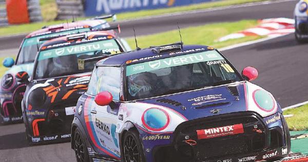 Bradley Gravett endures a challenging weekend in the Vertu Mini ...