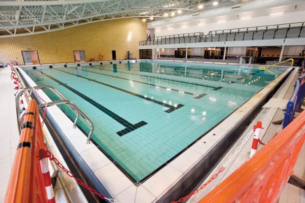 Guests get first look at Braywick Leisure Centre's 25-metre length pool ...