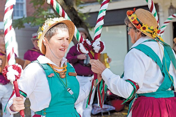 Morris dancers perform in Windsor town centre - Photo 1 of 12 ...