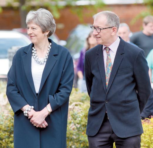 Prime Minister opens Britain's first Jewish history walkway - Photo 1 ...