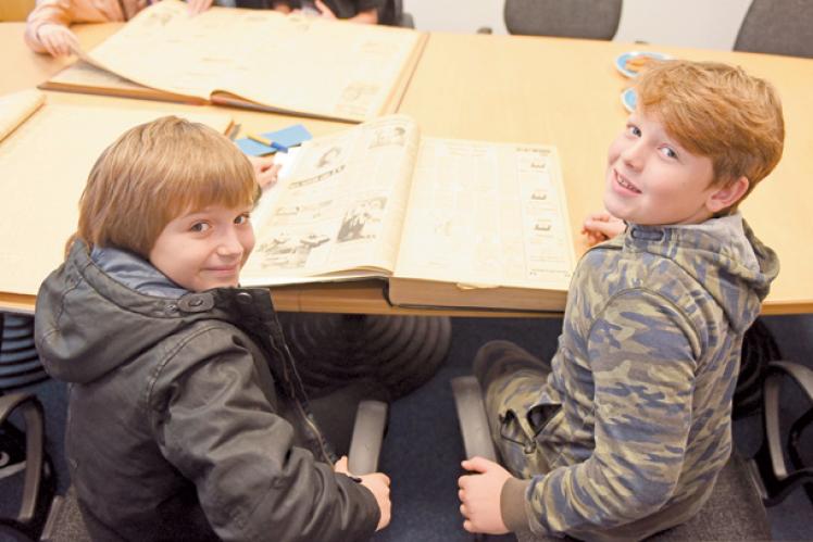 Cookham Rise pupils pay visit to Advertiser newsroom - Photo 1 of 22 ...