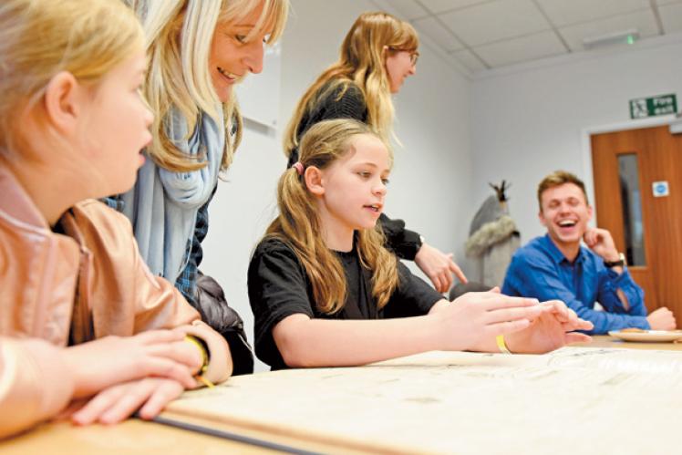 Cookham Rise pupils pay visit to Advertiser newsroom - Photo 1 of 22 ...