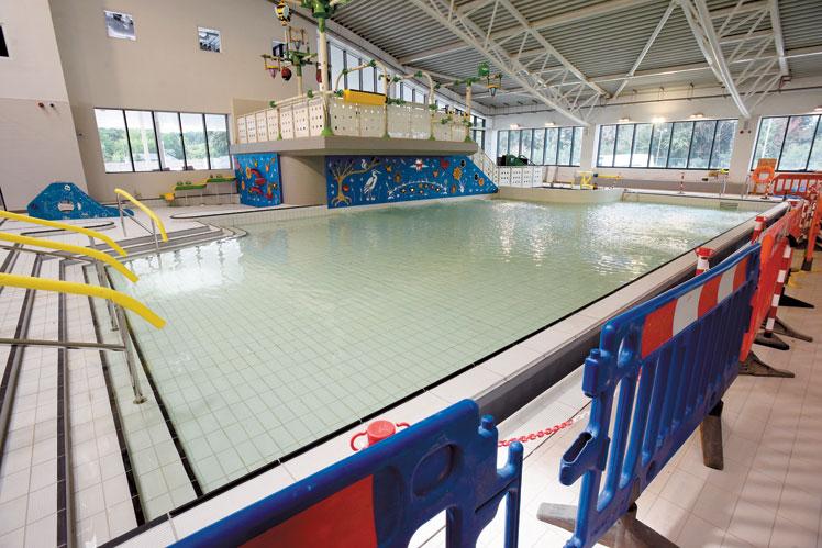Guests get first look at Braywick Leisure Centre's 25-metre length pool ...