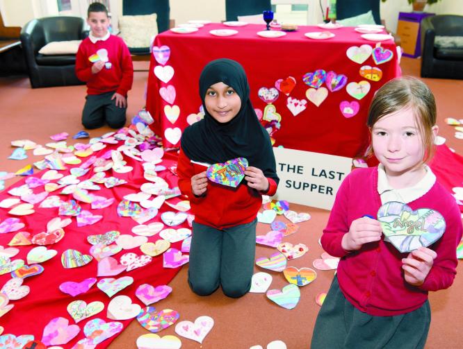 Royal Borough mayor views school art installations at Dedworth church ...