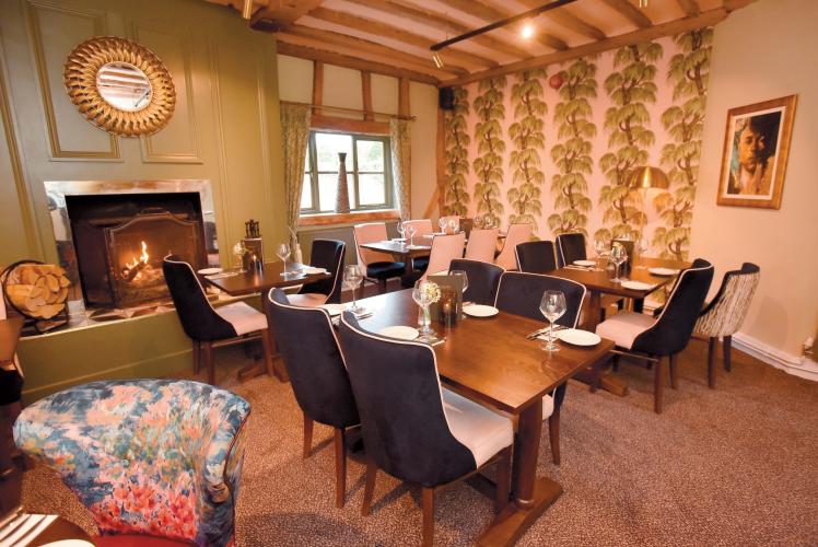 Cookham pub reopens after 'stunning' refurbishment - Photo 1 of 7 ...