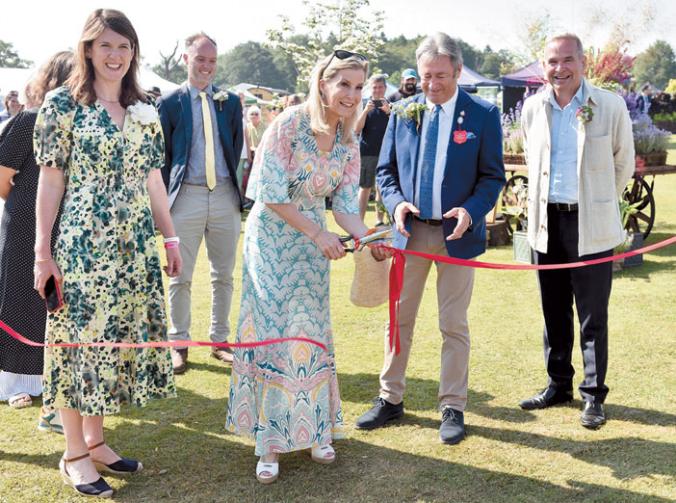 IN PICTURES: Windsor Flower Show honours King's 'enduring love' of ...