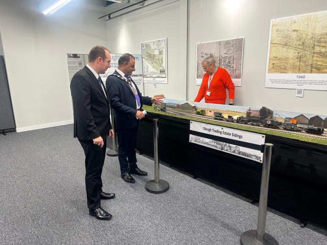 Hundreds attend to view railway layouts at first Slough Model Railway ...