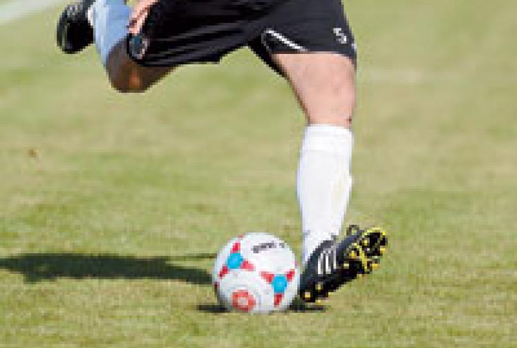 Cookham Dean FC warm up for Thames Valley Premier League season with a ...
