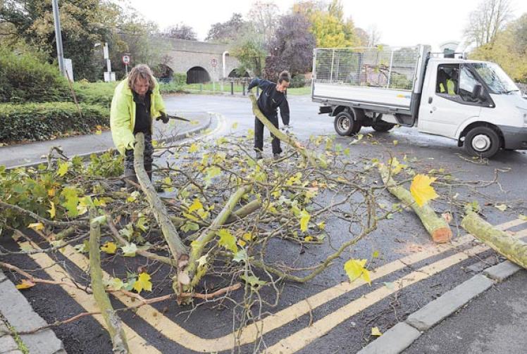 Clean-up after storm with more windy weather predicted - Maidenhead ...