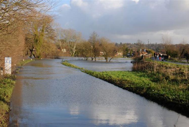 Flooding closes B4447 in Cookham - Maidenhead Advertiser
