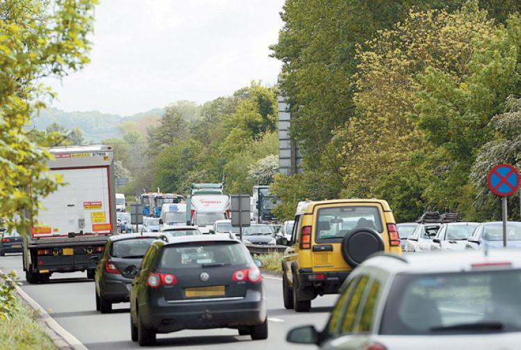 Three car crash causes traffic chaos on the A404 - Maidenhead Advertiser
