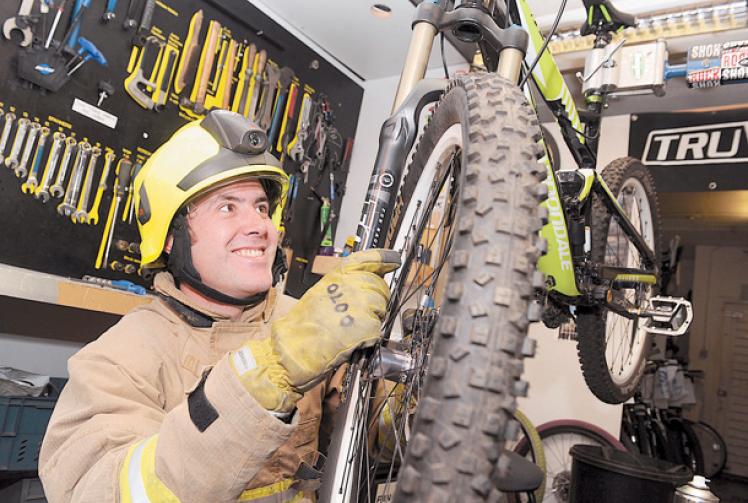 Recruitment drive launched for retained firefighters - Maidenhead ...