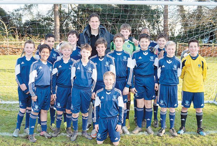 Chelsea goalkeeper Asmir Begovic meets pupils at Papplewick School ...