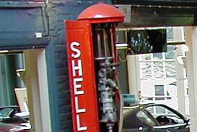 Thieves steal 7ft-tall 1920s petrol pump in raid on garage - Maidenhead ...