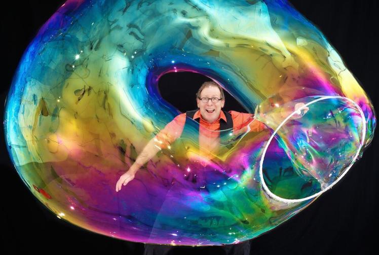 Show - The Amazing Bubbleman - Maidenhead Advertiser