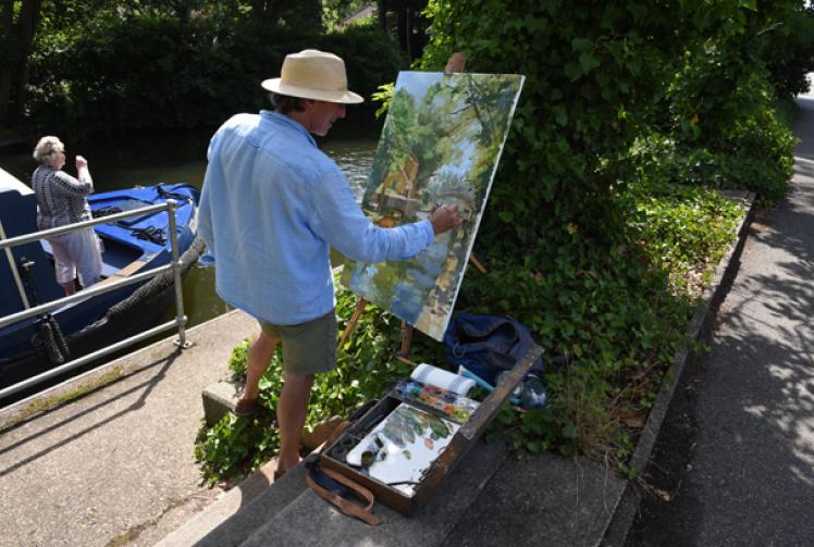 The Big Picture: Artist Nick Botting painting a river scene at Boulters ...