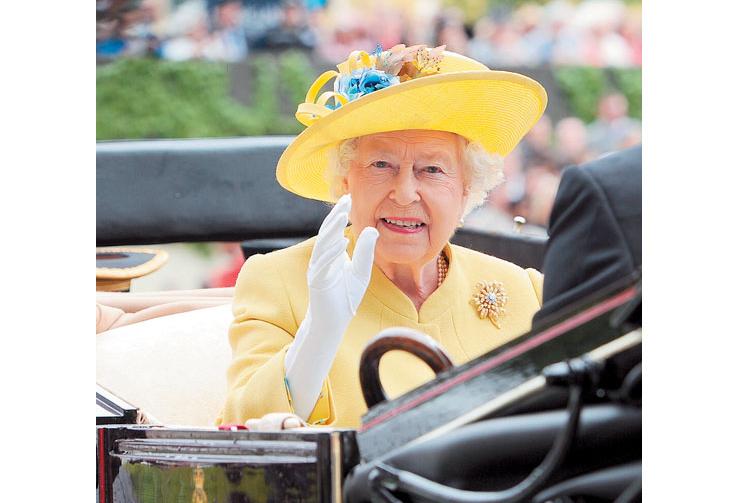 Captain Tom Moore to receive knighthood from the Queen at Windsor ...