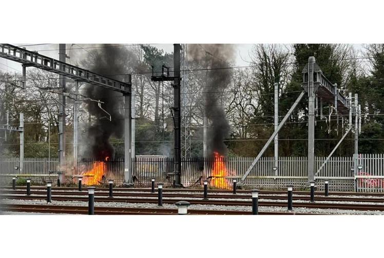 Update: Electrical fire by railway tracks in Maidenhead causes delays ...