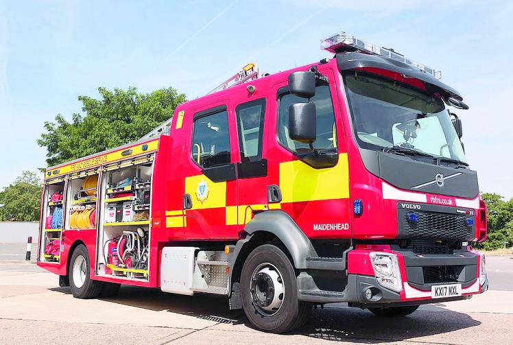 Crews tackle fire at The Fifield Inn pub - Photo 1 of 1 - Maidenhead ...