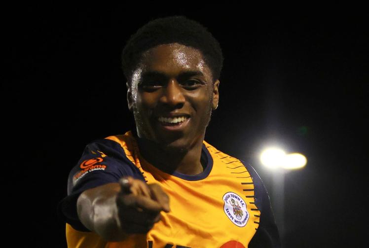 Moments of brilliance maintain Slough Town's play-off push - Maidenhead Advertiser