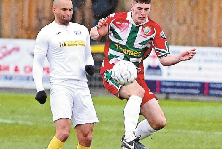 Windsor FC fluff their lines in front of goal against league leaders ...