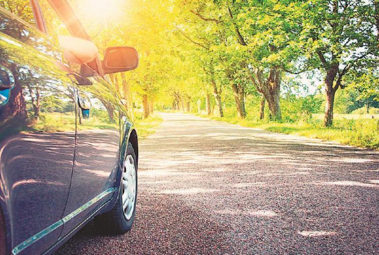 Expert advice on driving in hot, sunny weather - Photo 1 of 1 ...