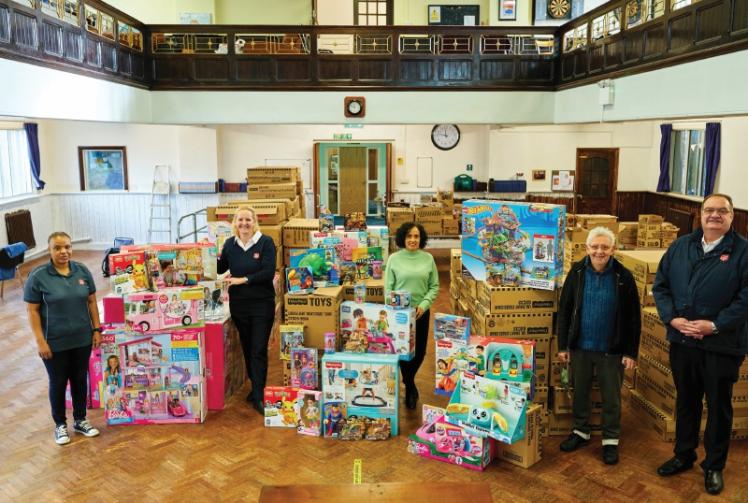 Mattel donates lorry loads of toys to Slough's Salvation Army appeal ...