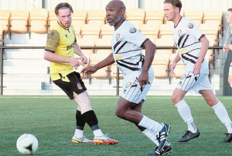 Barry Hayles back in a Windsor shirt at the age of 50 - Photo 1 of 1 ...
