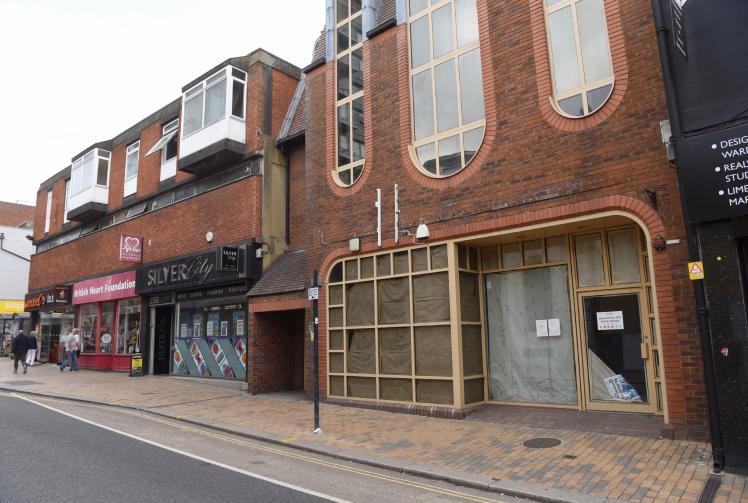 Ladbrokes eyes new betting shop in Maidenhead High Street - Maidenhead ...