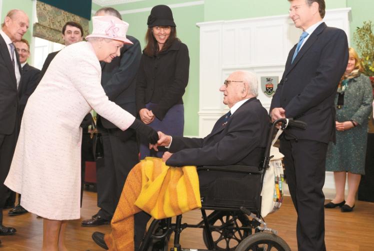 Remember When: The Queen's royal visits through the years - Photo 1 of ...