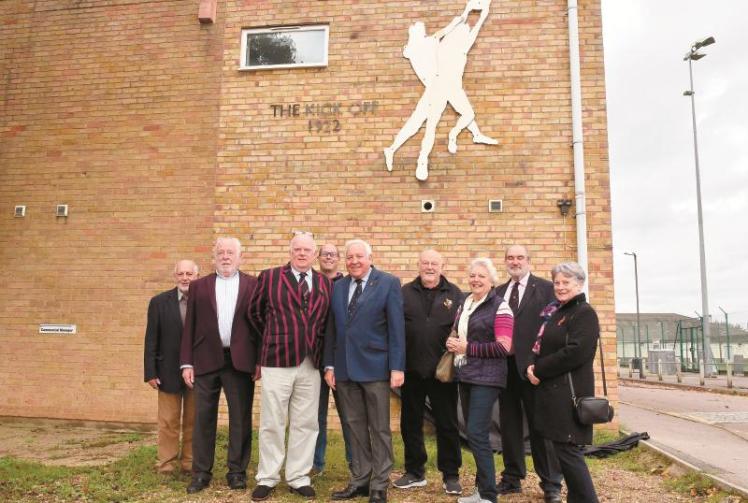 Maidenhead Rugby Club celebrates its 100th year with iconic sculpture ...