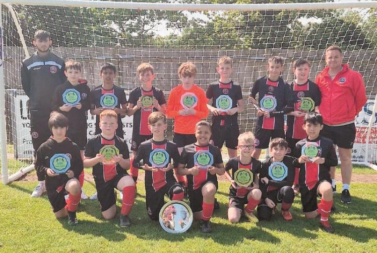 Maidenhead United Juniors u11s Vipers celebrate league trophy win ...