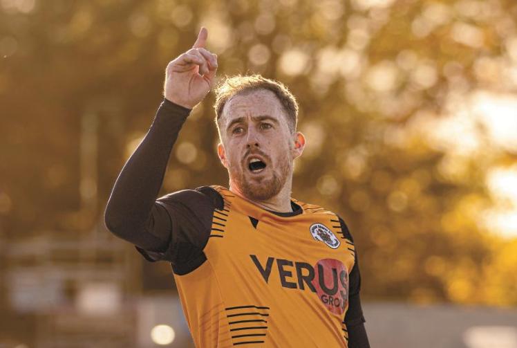 Scott Davies 'a special individual', says Slough Town assistant manager ...